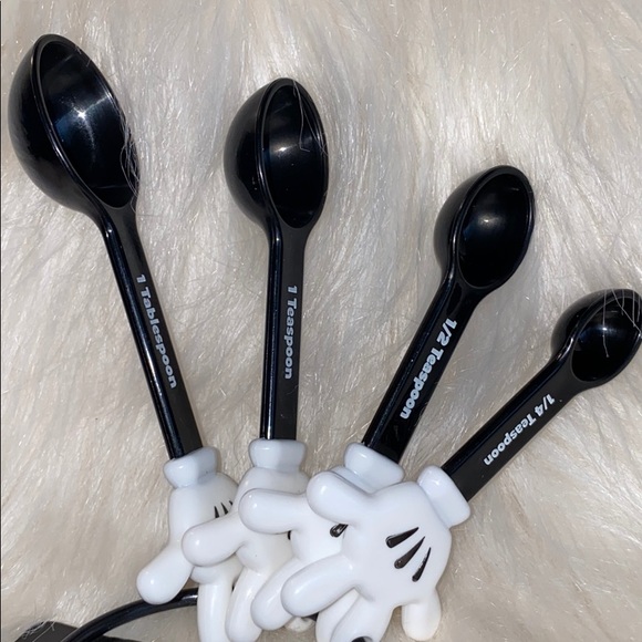 Disney | Kitchen | Disneys Mikey Mouse Measuring Spoons Set Of 4 Nwt ...